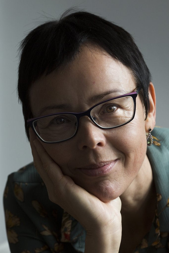 Weekendavisen anmelder Anita Furus MIT HALVE LIV – Forlaget Gladiator